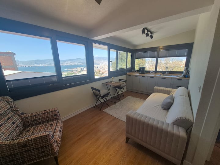 Müstakil Ev Tadında Deniz Manzaralı Daireniz - Izmir