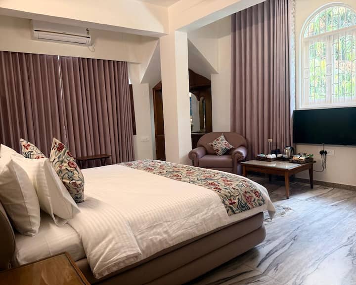 Luxury Bungalow In Central Ahmedabad I 3 Br + Bf - Ahmedabad