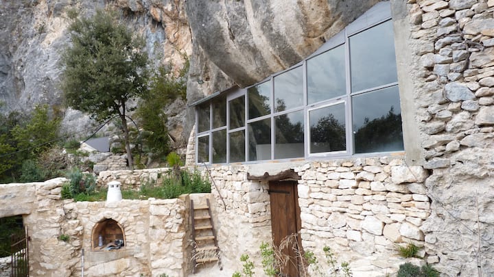 Maison Troglodyte Dans Les Gorges De La Nesque - Sault