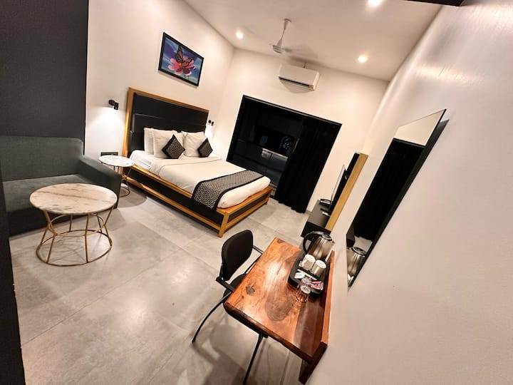 Superior Deluxe At Taaffeite Hotels And Resorts - Lonavala