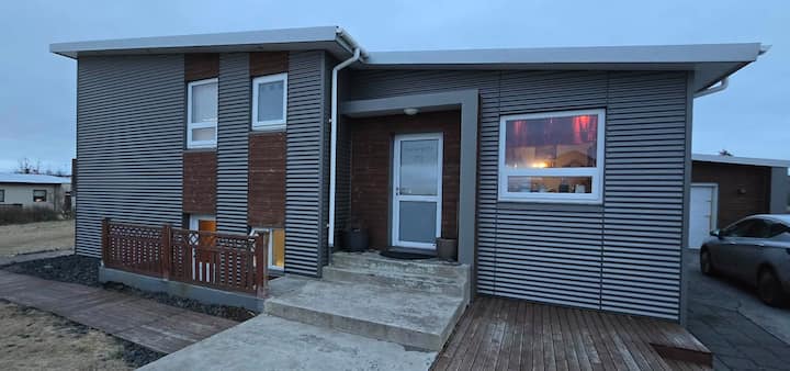 Blacktailor's Den - Island