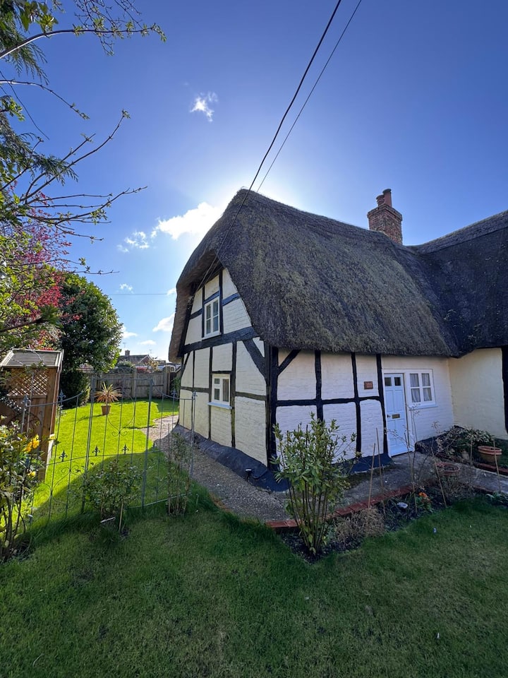 Iris Cottage. Beautiful Thatched Cottage Retreat. - Marlborough