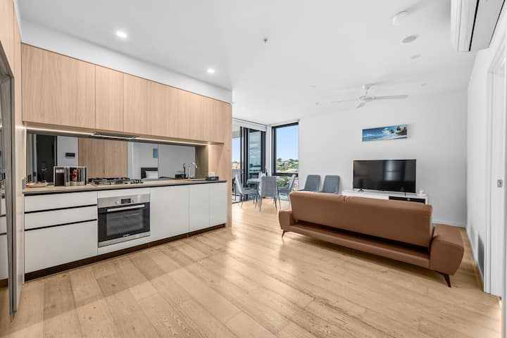 2b2b Apt | Eats, Grocery & Bars Right Outside - Brisbane