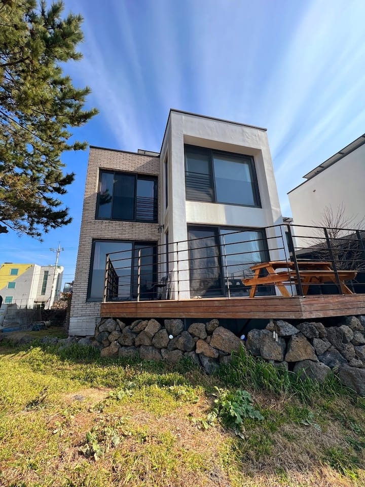 Big House In Aewol - Jeju-si
