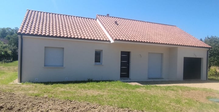 Maison De 92m2 Avec Jardin, 3chambres - Saint-Yrieix-la-Perche