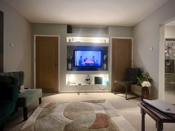 3 Bedroom House 5 Min Walk To Chichester Station - Chichester