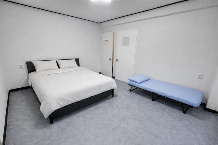 쓰리룸(포룸-빈공간) 청결새집/영일대차로15분/풀옵션/넓은 50평 - 연일읍