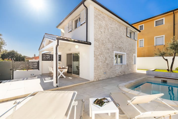 Bynos Central With Pool - Baunei