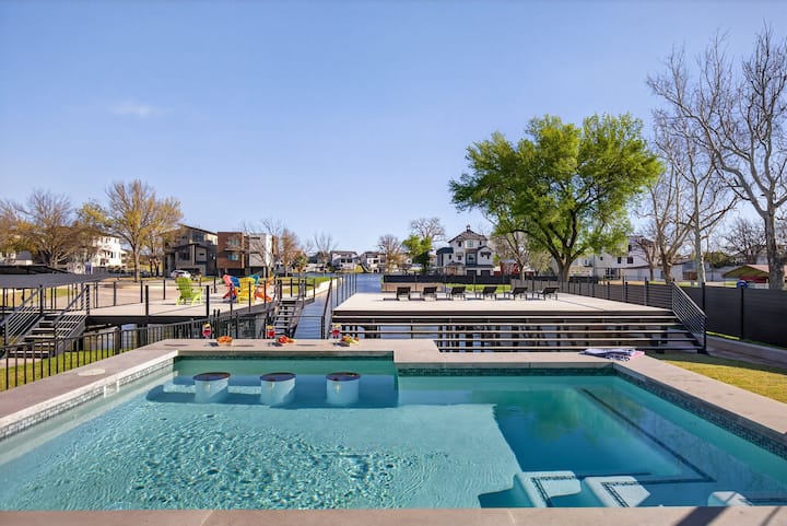 Lakeview Modern Retreat | Concierge Services - Kingsland, TX