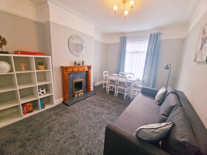 Bright Modern 4-bed Home Minutes From Anfield - Guernsey