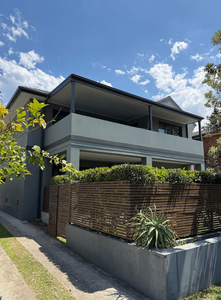 Manly 3 Bedroom Home - Upper Duplex Large Balcony. - Manly