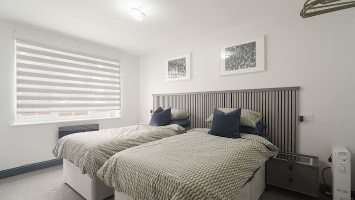 Affordable 3-beds Contractor Flat With Parking - Sheffield