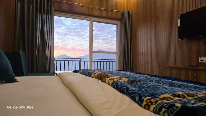 Milan Home Stay- Premium Room - Kanatal