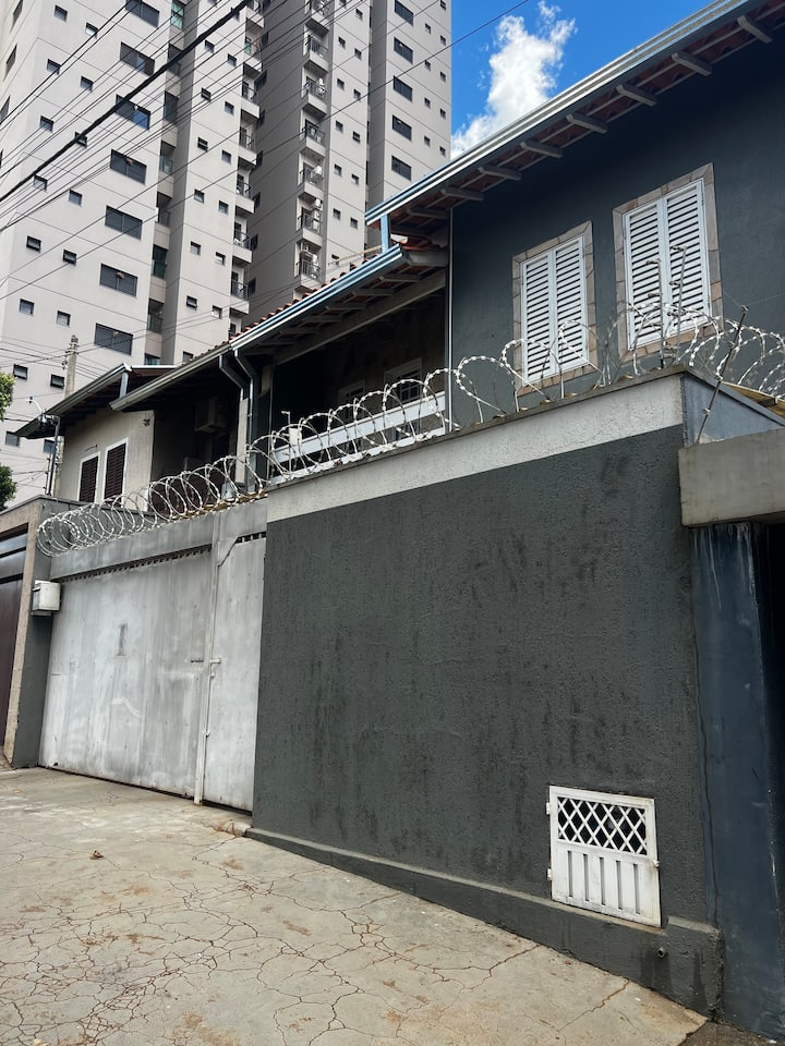 Casa Mobiliada Para 12 Pessoas - Uberaba