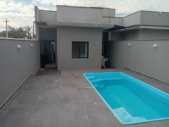 Casa Com Piscina Recém Construída - Guaratuba