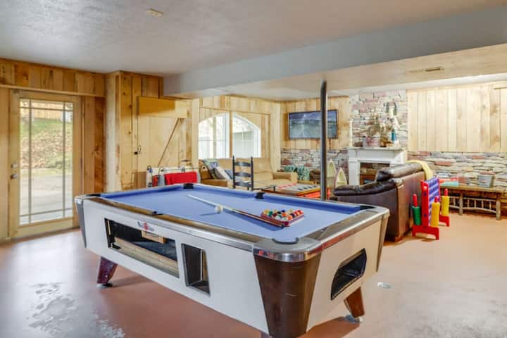 5br Farmhouse | Game Room | Near Cincinnati - California, KY