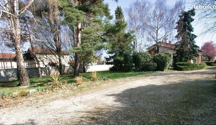 Maison De Caractère Avec Terrasses Et Grand Jardin - Meyzieu