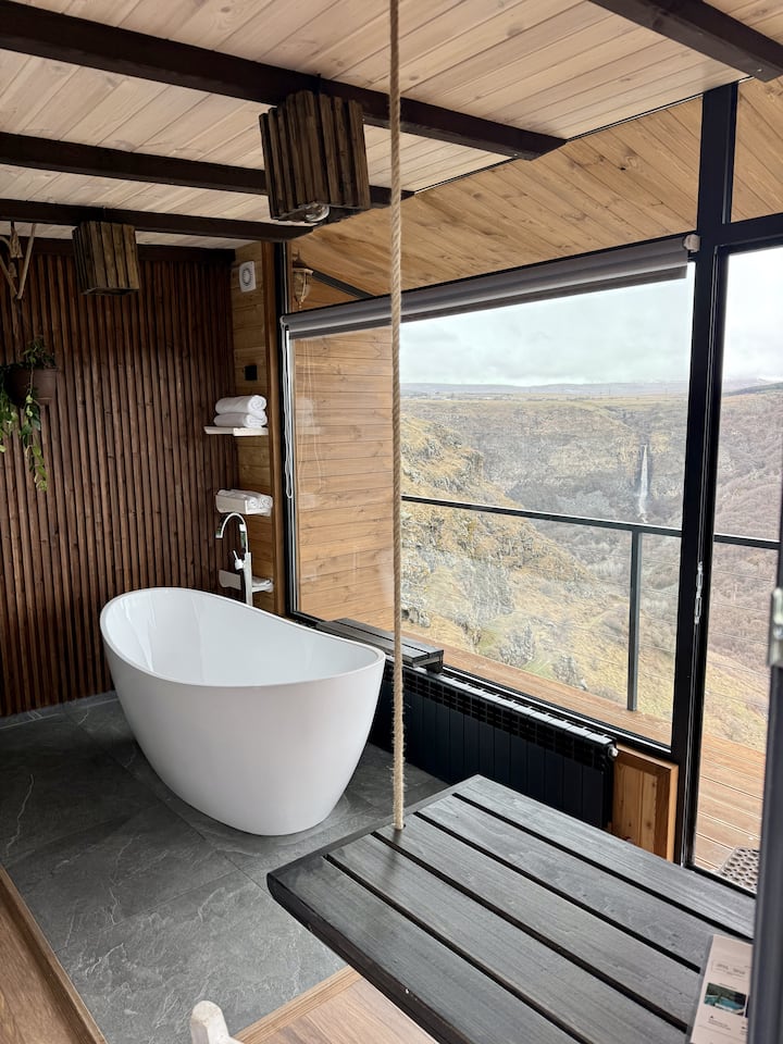 Edis Dacha: Premium Cottage (White) & Canyon Edge - Geórgia