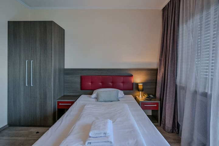 Top Einzelzimmer In Ffm | Inkl. Parken & Frühstück - Frankfurt