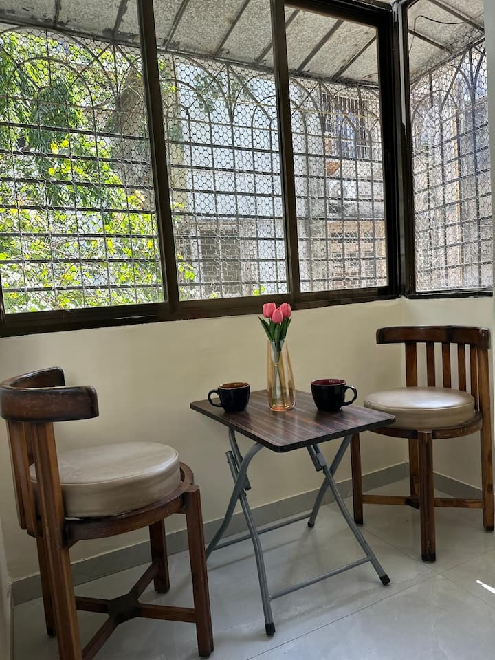 Chic 2bhk In Bandra | Balcony, Bar & Walk To Cafés - Mumbai