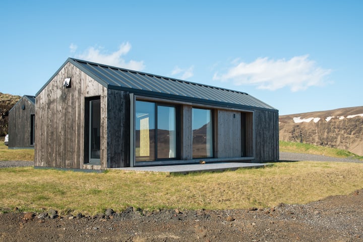 Cozy Woodhouse Overlooking Dyrhólaey & Reynisfjara - Vik