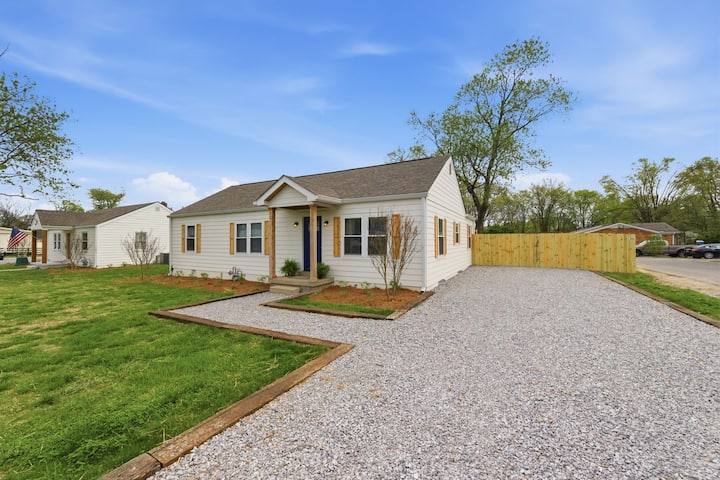 West Main Cottage - Franklin, TN