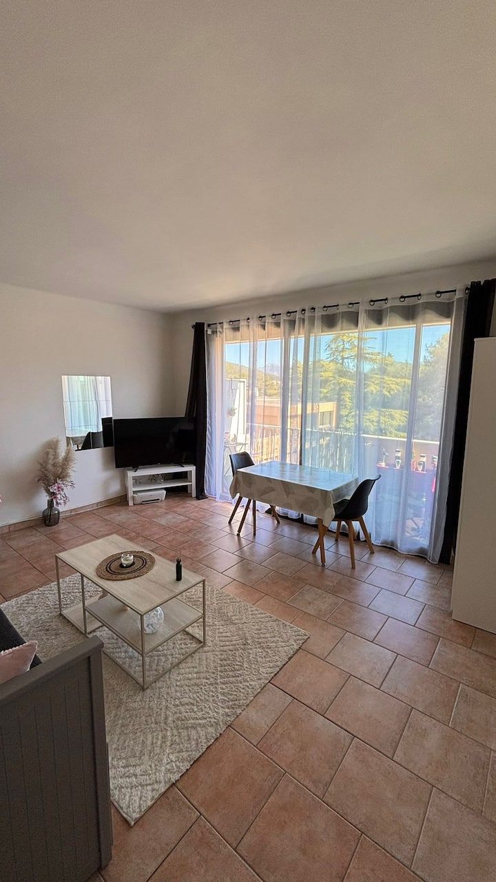 Studio éQuipé Climatisé Avec Terrasse Ensoleillée - Aubagne