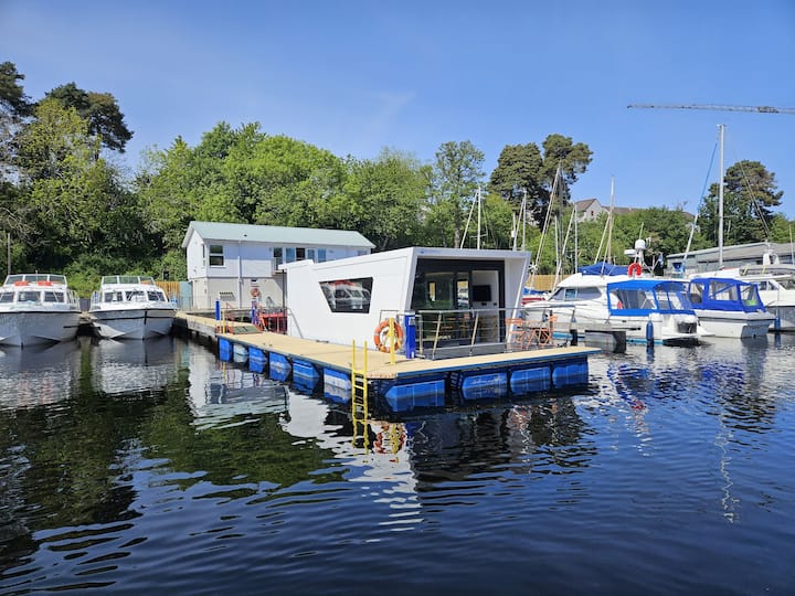 Houseboat 2 - Inverness, UK