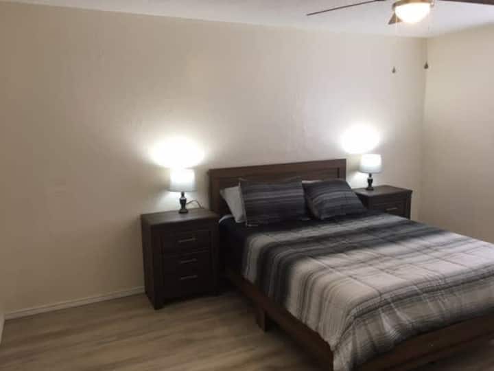 Cozy 1-br Upstairs Apartment, Near Fort Sill! - 로턴