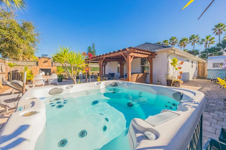 New Super Host Home! Bikes, Jacuzzi, & Ev Friendly - St. Augustine Beach, FL