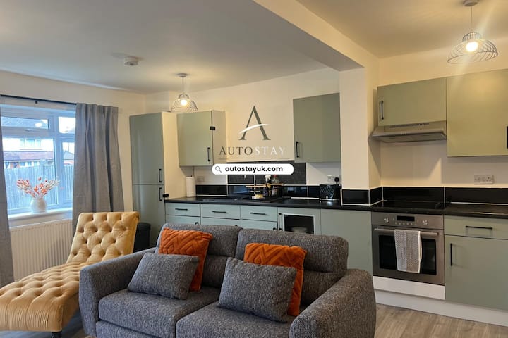 2 Bed Flat Free Parking, Gatwick, Long Stays! - Redhill