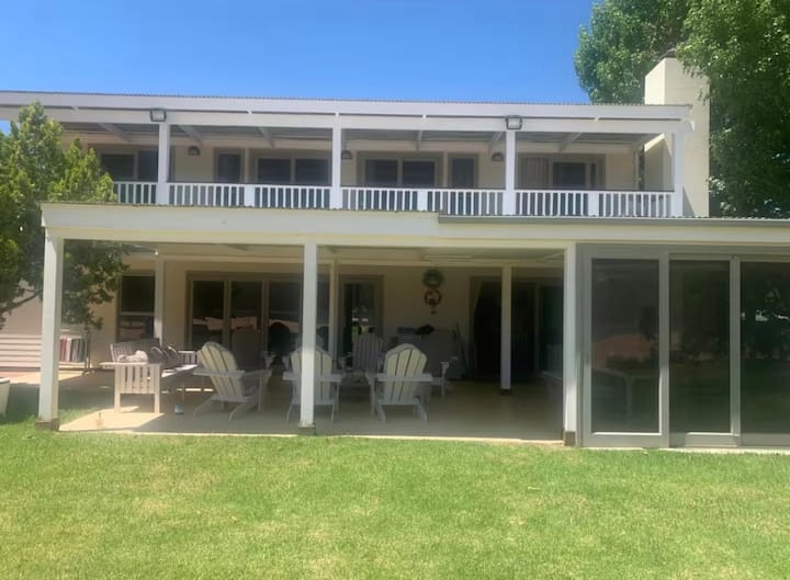 Quaggaskloof Dam House - Worcester