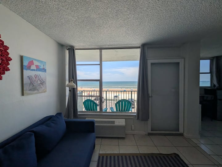 Direct Ocean Front - Sleeps 4 - Private Balcony - Daytona Beach
