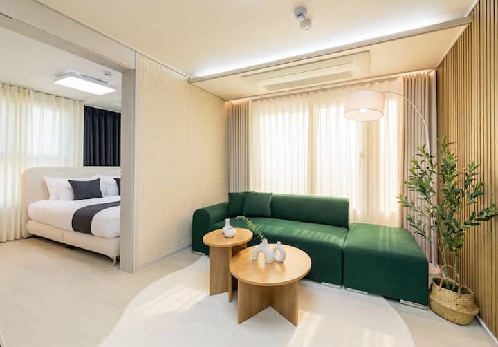 홍대 핫플 | 합정역 4분 | 호텔감성숙소 | 가족친구 | 신축 | 엘리베이터 | 신규오픈 - Seoul