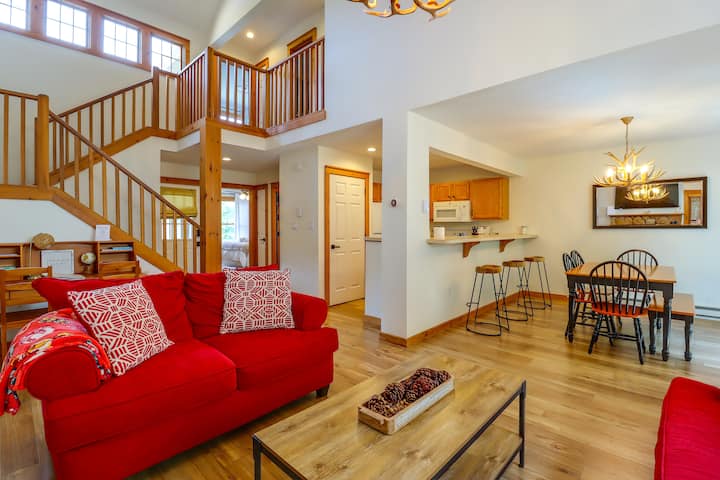 Near Slopes, Trails & Fun! Camelback Townhome - Tannersville, PA