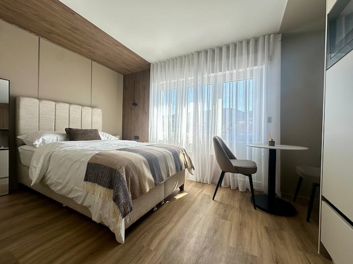 Studio Premium • Frontière Genève • Tram 17 - Carouge