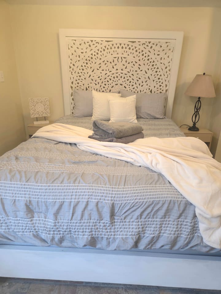 Bright & Spacious Mill Hill Retreat - Trenton, NJ