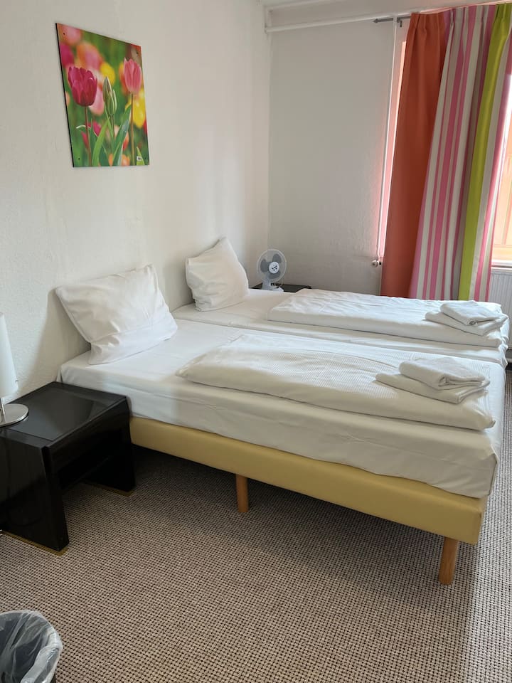 Zimmer Mit 2 Betten Und Gratisparkplatz - Berlin
