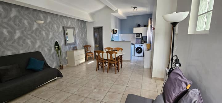 Très Bel Appartement Situé Sur Le Port - Mèze