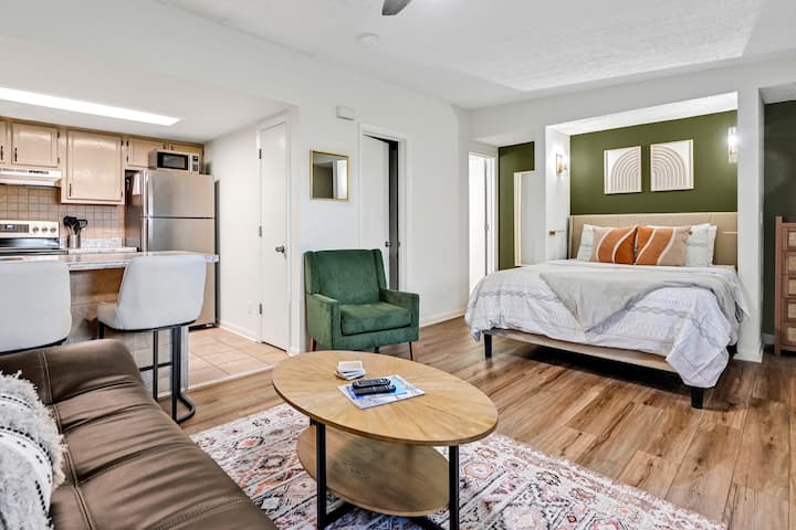 Park Free, Walk Everywhere | Downtown Studio - Wilmington, NC