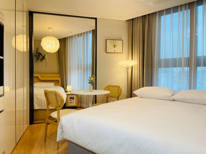 [인더시티 충무로] #무료짐보관#충무로역3분#명동역 & Ddp역 1정거장#매일 무료청소 - Seoul