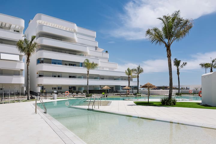 New 2br Apt W/ Pool, Terrace & Walk To Beach - Torre del Mar