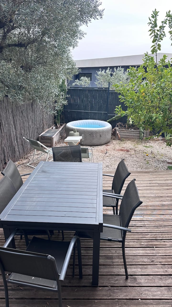 Bas De Villa Au Calme Avec Jacuzzi - Solliès-Pont