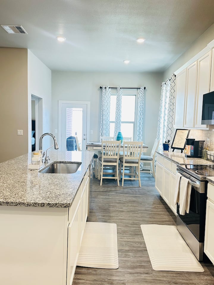 Cozy, Family Friendly Home - 오데사