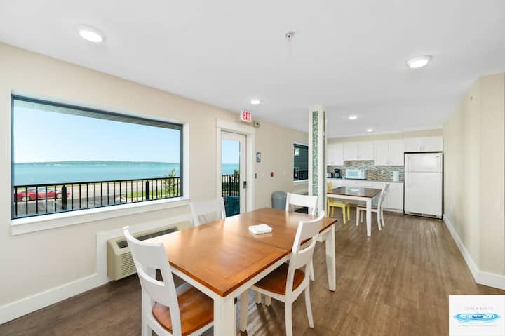 Gold Coast Inn Breathtaking Sunsets W/ Views 206 - Michigan