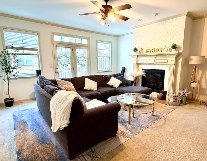 Charming Monthly Rental Home, Walk To Town Center! - Suwanee, GA