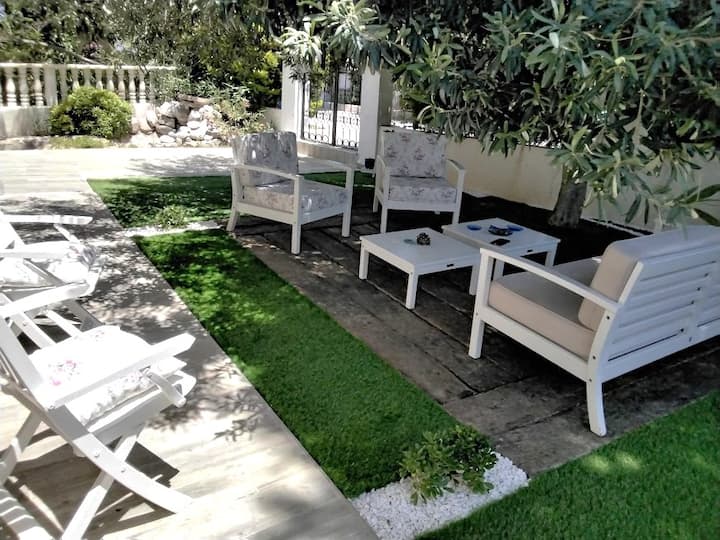 Cesme Pet Friendly Villa Near Beach W/ Garden - Alaçatı