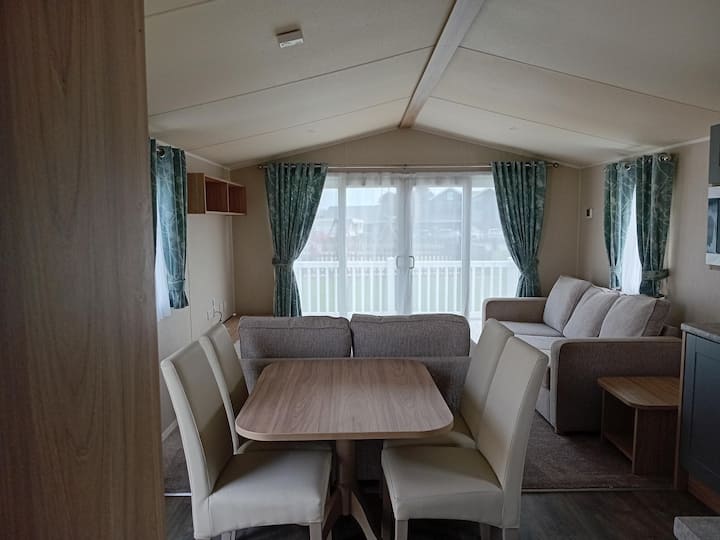 Caravan At Dovercourt With Decking Ref 44201l - Harwich