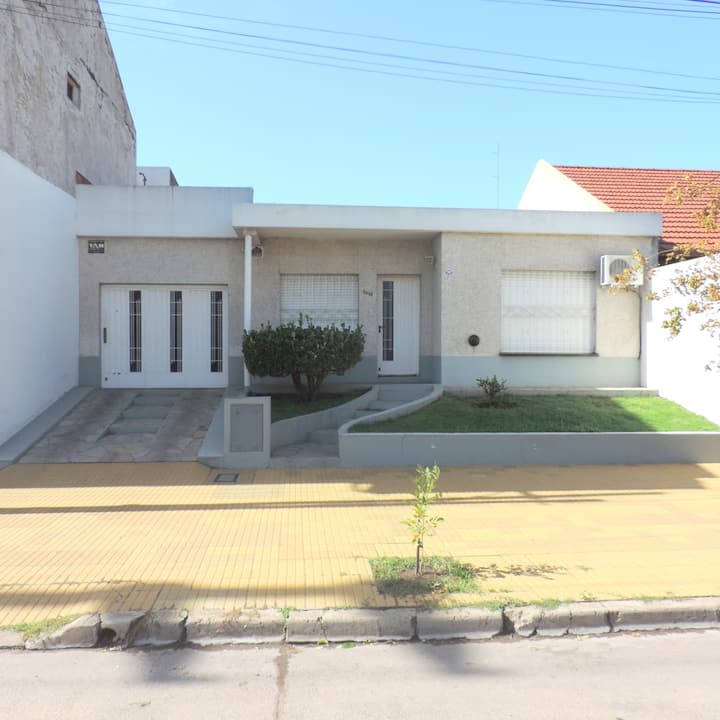 Casa Cómoda Con Parrilla, Garage Y Wifi. - Olavarría