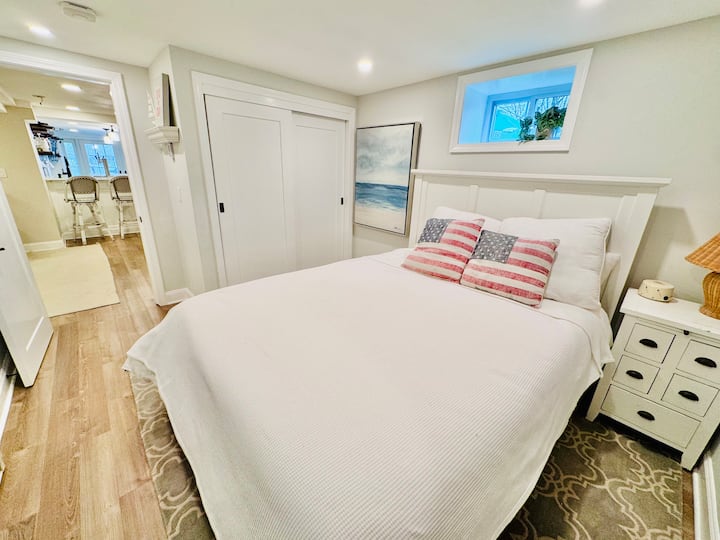 Private Coastal Suite – Walk To Beach + Parking - Salem, MA